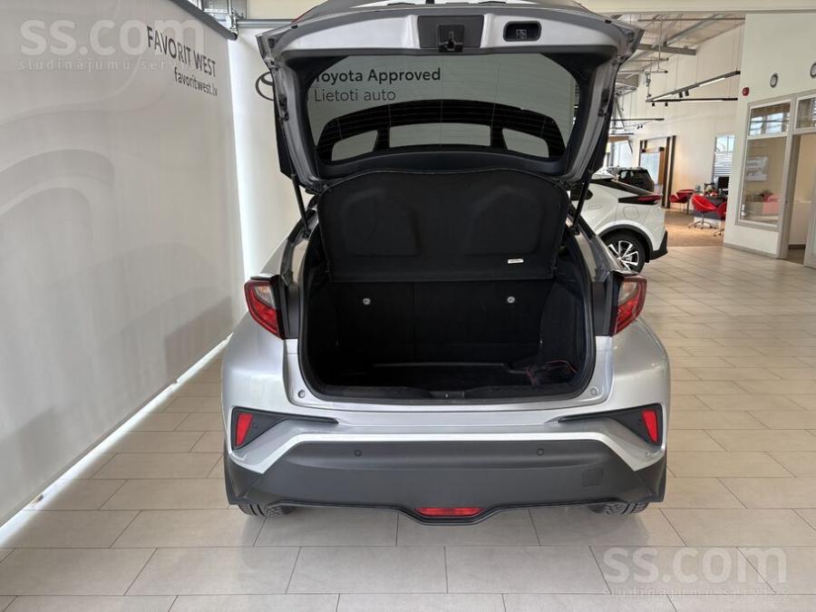 Серый Тойота C-HR 2022 в Вентспилс, объемом двигателя 1.80 л и пробегом 105 тыс. км за 20490 €, фото 25 на AUTOMOTO.COM.LV
