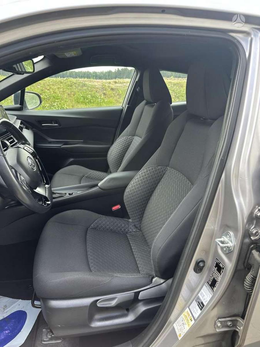 Grey Toyota C-HR 2022 in Vilnius, with an engine capacity of 1.80 L and mileage of 157 thousand km for 18650 €, photo 17 on AUTOMOTO.COM.LV
