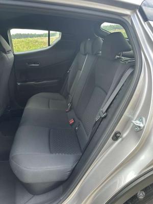 Grey Toyota C-HR 2022 in Vilnius, with an engine capacity of 1.80 L and mileage of 157 thousand km for 18650 €, photo 19 on AUTOMOTO.COM.LV