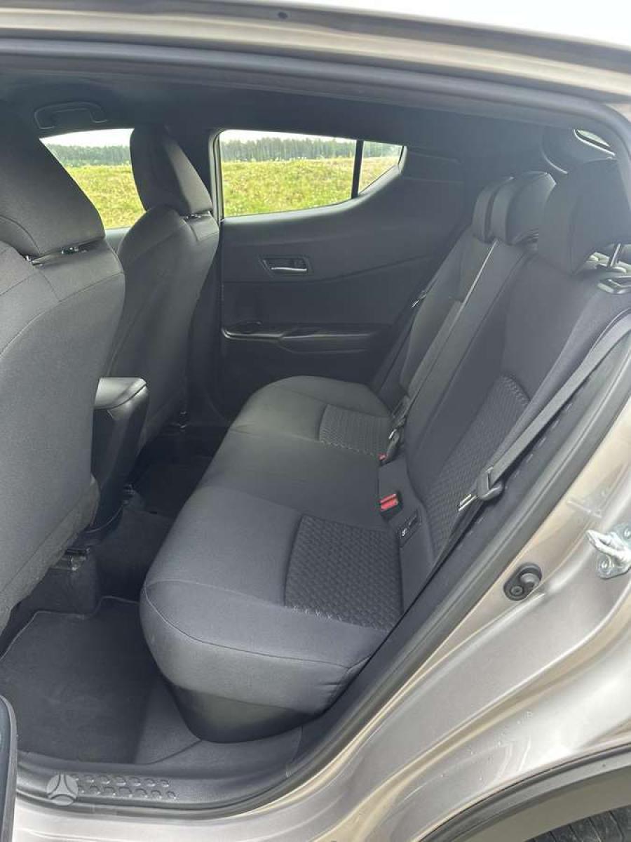 Grey Toyota C-HR 2022 in Vilnius, with an engine capacity of 1.80 L and mileage of 157 thousand km for 18650 €, photo 20 on AUTOMOTO.COM.LV