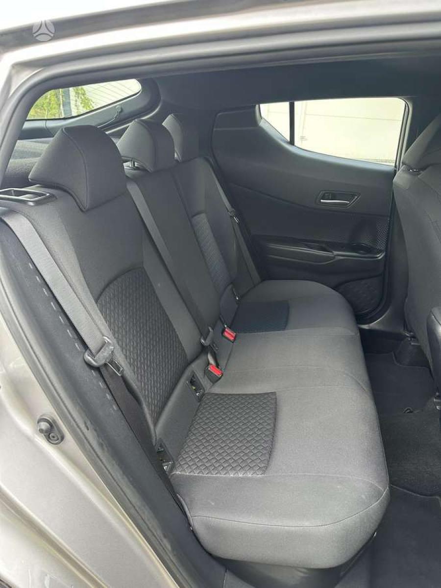 Grey Toyota C-HR 2022 in Vilnius, with an engine capacity of 1.80 L and mileage of 157 thousand km for 18650 €, photo 22 on AUTOMOTO.COM.LV