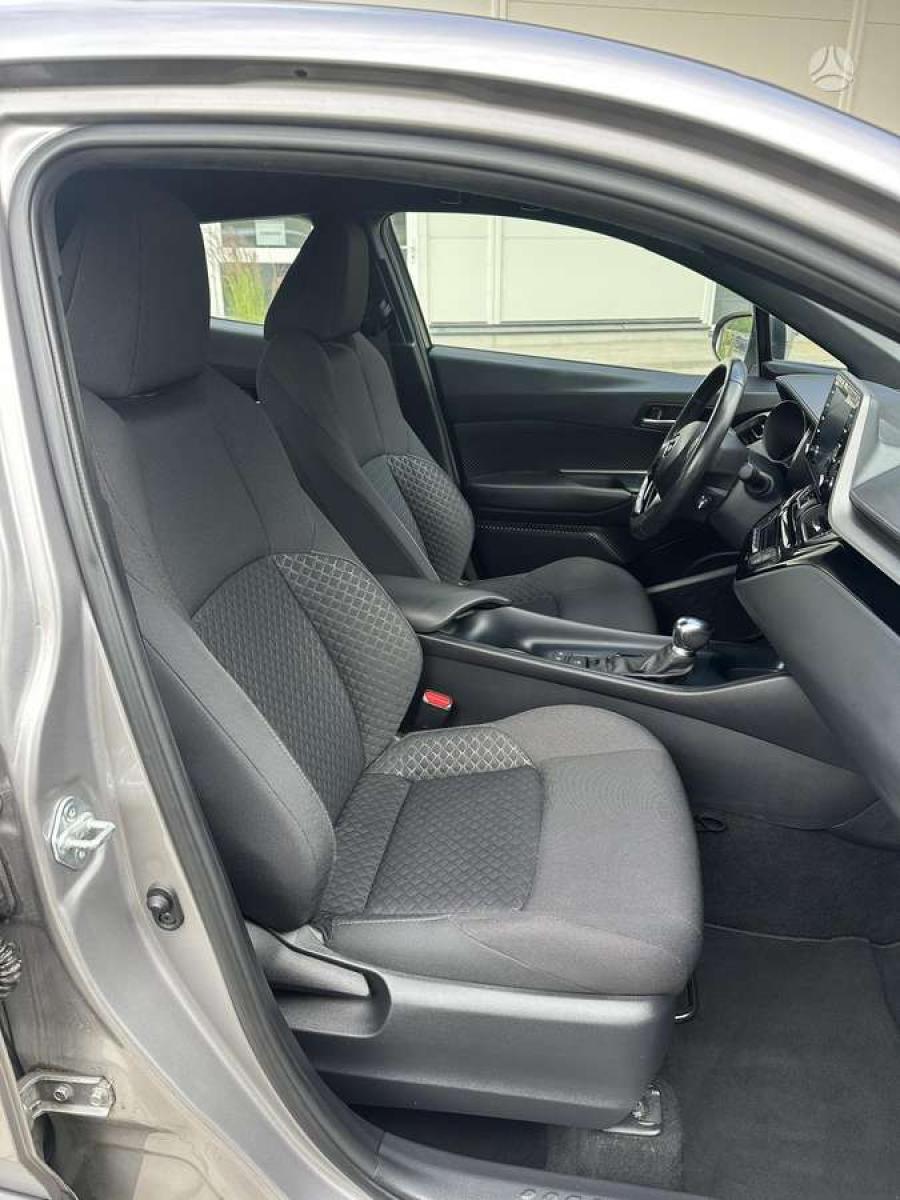 Grey Toyota C-HR 2022 in Vilnius, with an engine capacity of 1.80 L and mileage of 157 thousand km for 18650 €, photo 23 on AUTOMOTO.COM.LV