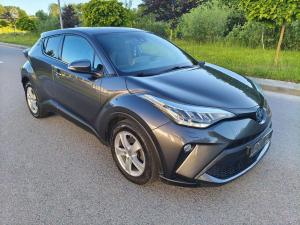 Grey Toyota C-HR 2022 in Vilnius, with an engine capacity of 1.80 L and mileage of 279 thousand km for 15500 €, photo 4 on AUTOMOTO.COM.LV