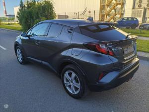 Grey Toyota C-HR 2022 in Vilnius, with an engine capacity of 1.80 L and mileage of 279 thousand km for 15500 €, photo 5 on AUTOMOTO.COM.LV