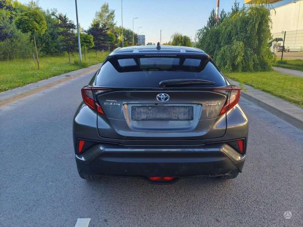 Серый Тойота C-HR 2022 в Вильнюс, объемом двигателя 1.80 л и пробегом 279 тыс. км за 15500 €, фото 5 на AUTOMOTO.COM.LV