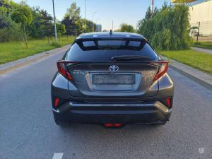Grey Toyota C-HR 2022 in Vilnius, with an engine capacity of 1.80 L and mileage of 279 thousand km for 15500 €, photo 6 on AUTOMOTO.COM.LV