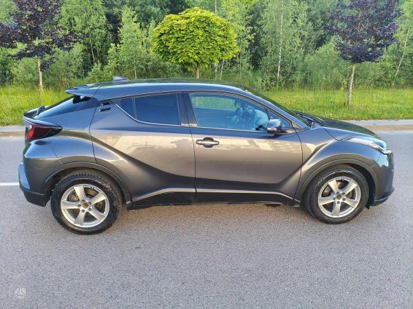 Серый Тойота C-HR 2022 в Вильнюс, объемом двигателя 1.80 л и пробегом 279 тыс. км за 15500 €, фото 8 на AUTOMOTO.COM.LV