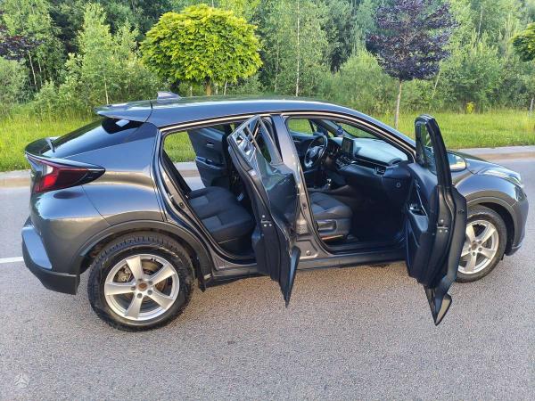 Серый Тойота C-HR 2022 в Вильнюс, объемом двигателя 1.80 л и пробегом 279 тыс. км за 15500 €, фото 10 на AUTOMOTO.COM.LV