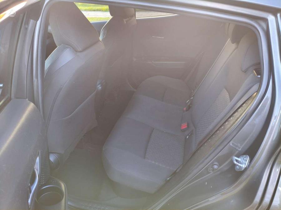 Grey Toyota C-HR 2022 in Vilnius, with an engine capacity of 1.80 L and mileage of 279 thousand km for 15500 €, photo 13 on AUTOMOTO.COM.LV