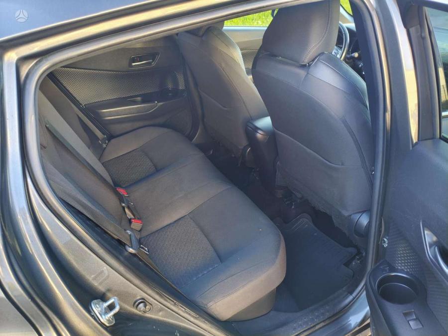 Grey Toyota C-HR 2022 in Vilnius, with an engine capacity of 1.80 L and mileage of 279 thousand km for 15500 €, photo 15 on AUTOMOTO.COM.LV