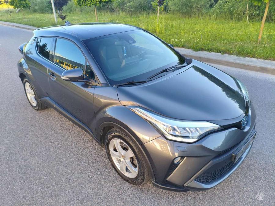 Grey Toyota C-HR 2022 in Vilnius, with an engine capacity of 1.80 L and mileage of 279 thousand km for 15500 €, photo 20 on AUTOMOTO.COM.LV