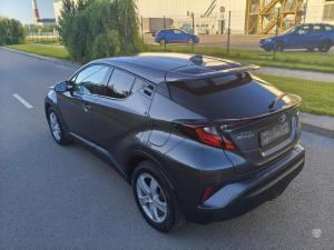 Grey Toyota C-HR 2022 in Vilnius, with an engine capacity of 1.80 L and mileage of 279 thousand km for 15500 €, photo 24 on AUTOMOTO.COM.LV