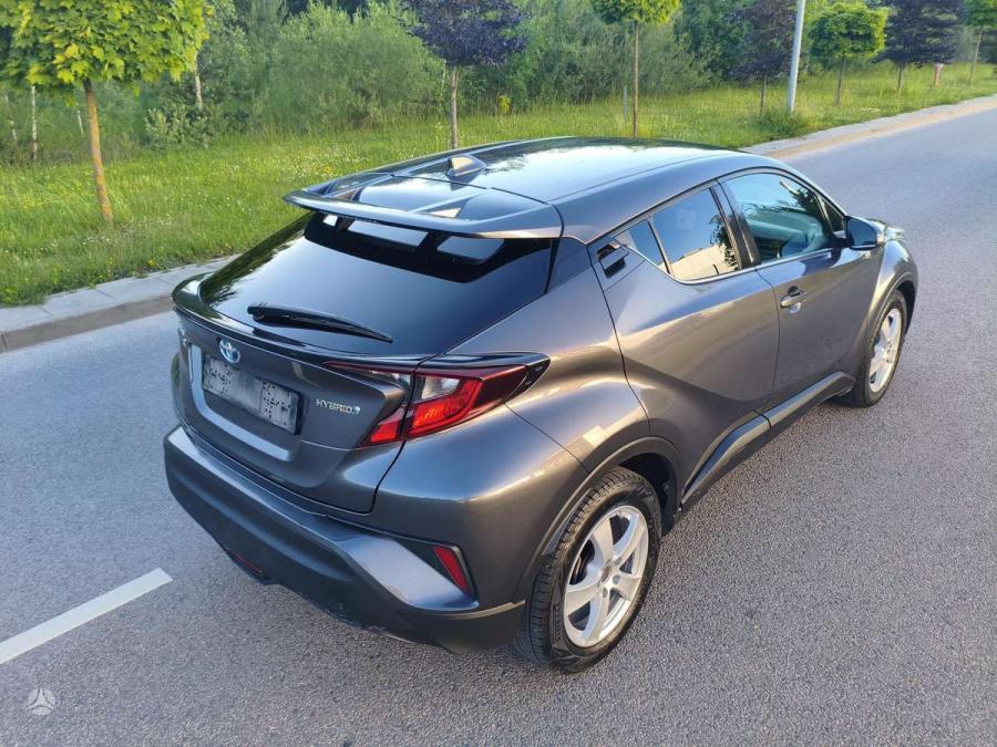 Grey Toyota C-HR 2022 in Vilnius, with an engine capacity of 1.80 L and mileage of 279 thousand km for 15500 €, photo 25 on AUTOMOTO.COM.LV