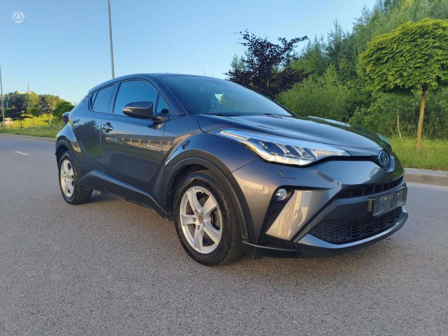 Grey Toyota C-HR 2022 in Vilnius, with an engine capacity of 1.80 L and mileage of 279 thousand km for 15500 €, photo 27 on AUTOMOTO.COM.LV