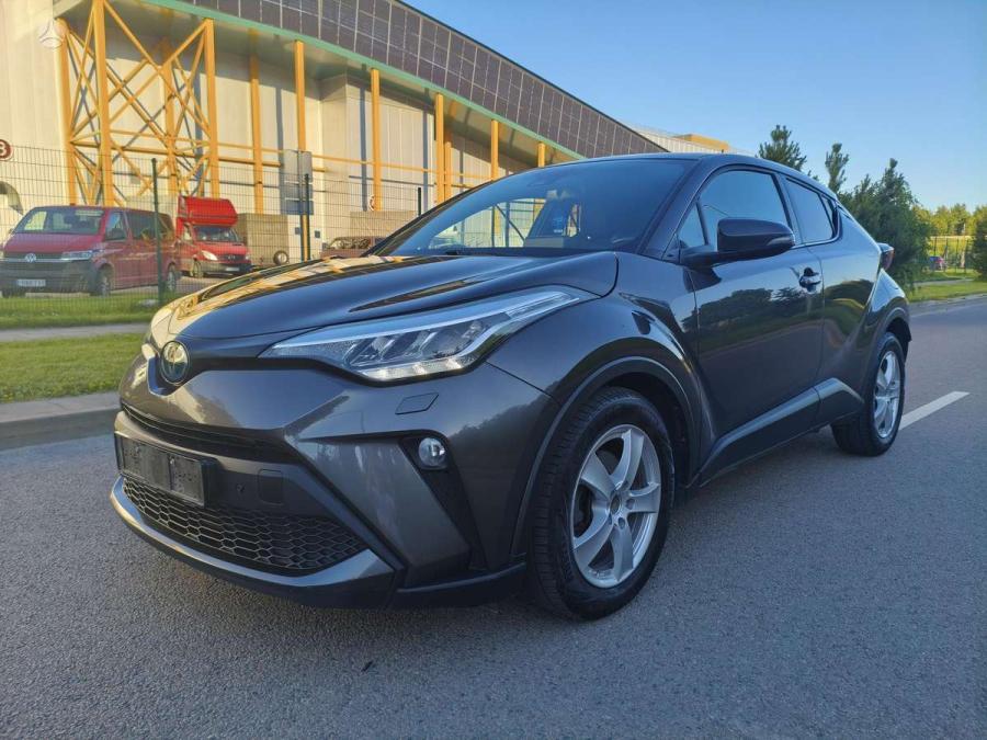 Grey Toyota C-HR 2022 in Vilnius, with an engine capacity of 1.80 L and mileage of 279 thousand km for 15500 €, photo 28 on AUTOMOTO.COM.LV
