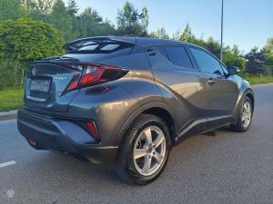 Grey Toyota C-HR 2022 in Vilnius, with an engine capacity of 1.80 L and mileage of 279 thousand km for 15500 €, photo 30 on AUTOMOTO.COM.LV