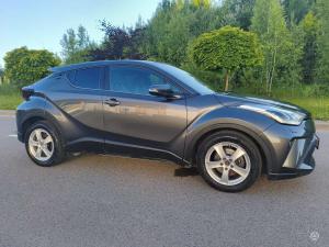 Grey Toyota C-HR 2022 in Vilnius, with an engine capacity of 1.80 L and mileage of 279 thousand km for 15500 €, photo 32 on AUTOMOTO.COM.LV