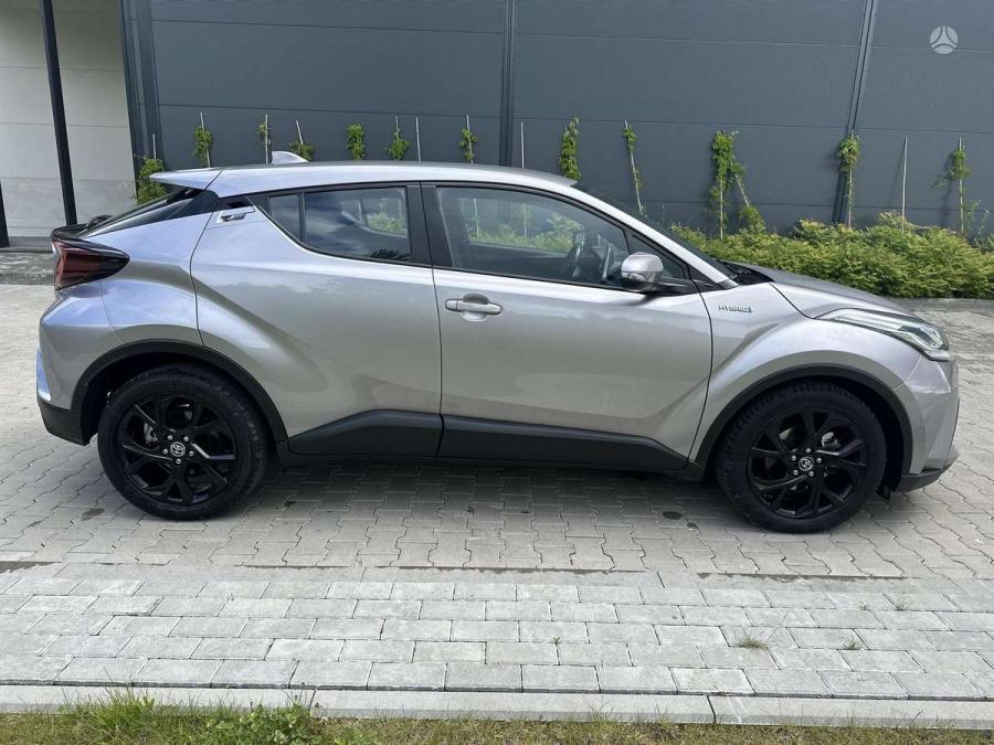 Grey Toyota C-HR 2022 in Vilnius, with an engine capacity of 1.80 L and mileage of 157 thousand km for 18650 €, photo 13 on AUTOMOTO.COM.LV