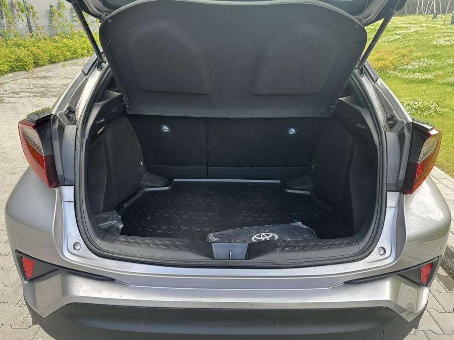 Grey Toyota C-HR 2022 in Vilnius, with an engine capacity of 1.80 L and mileage of 157 thousand km for 18650 €, photo 14 on AUTOMOTO.COM.LV