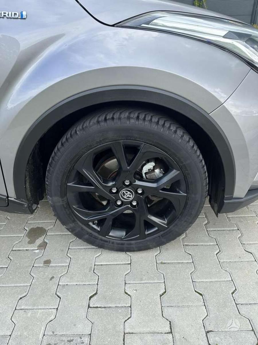 Grey Toyota C-HR 2022 in Vilnius, with an engine capacity of 1.80 L and mileage of 157 thousand km for 18650 €, photo 15 on AUTOMOTO.COM.LV