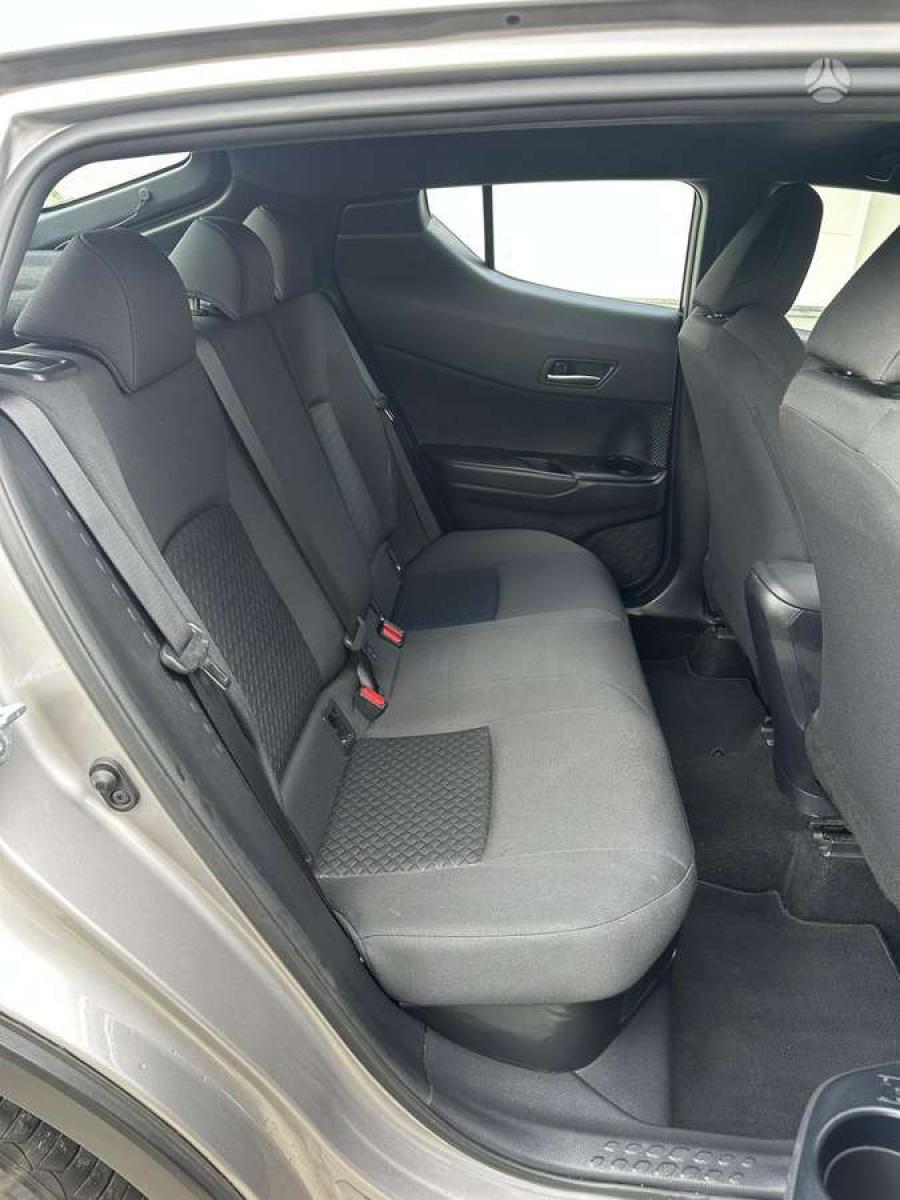 Grey Toyota C-HR 2022 in Vilnius, with an engine capacity of 1.80 L and mileage of 157 thousand km for 18650 €, photo 21 on AUTOMOTO.COM.LV