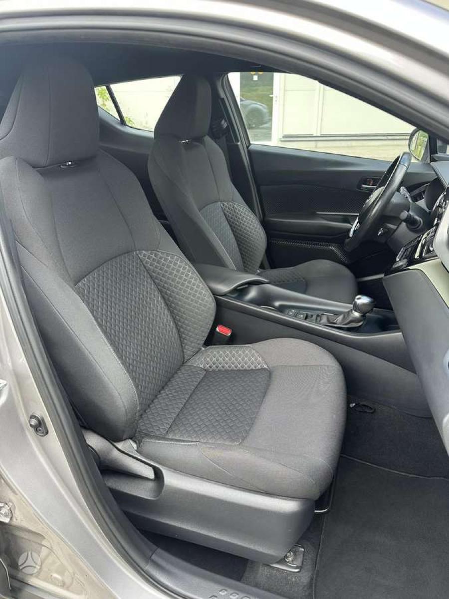 Grey Toyota C-HR 2022 in Vilnius, with an engine capacity of 1.80 L and mileage of 157 thousand km for 18650 €, photo 24 on AUTOMOTO.COM.LV