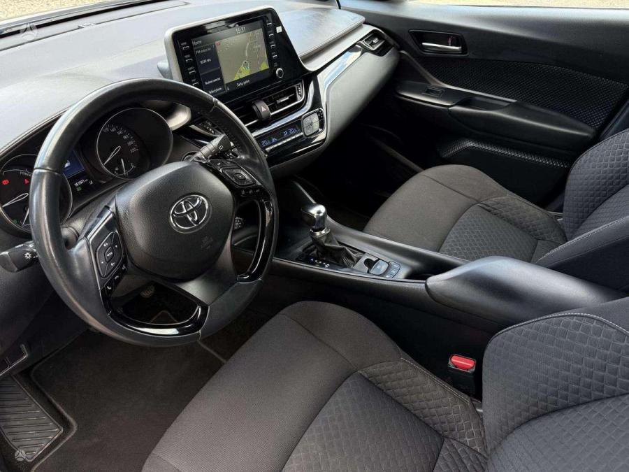 Серый Тойота C-HR 2022 в Вильнюс, объемом двигателя 1.80 л и пробегом 161 тыс. км за 17990 €, фото 14 на AUTOMOTO.COM.LV