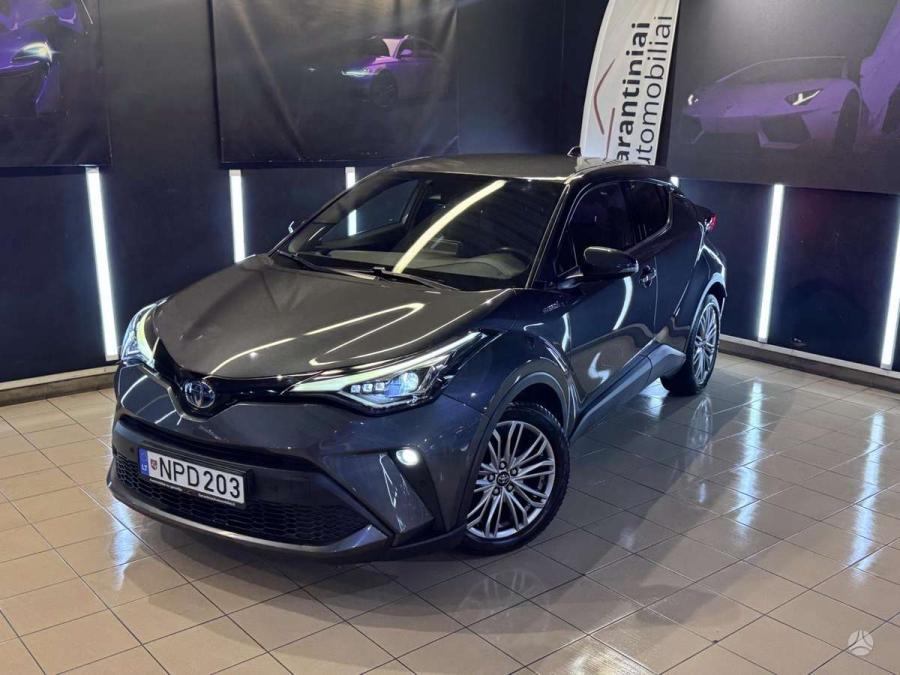 Grey Toyota C-HR 2022 in Vilnius, with an engine capacity of 1.80 L and mileage of 129 thousand km for 21500 €, photo 1 on AUTOMOTO.COM.LV