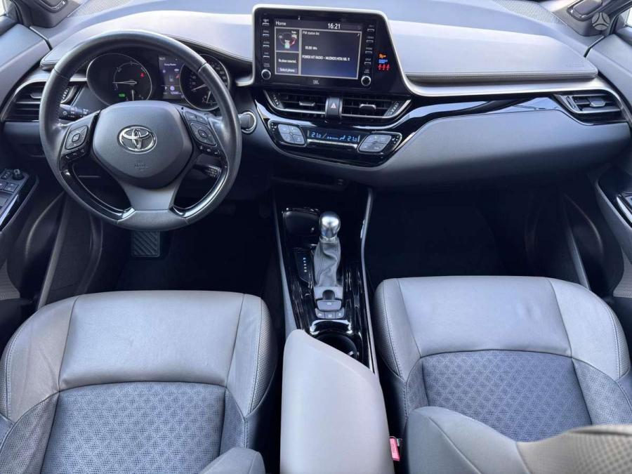 Grey Toyota C-HR 2022 in Vilnius, with an engine capacity of 1.80 L and mileage of 129 thousand km for 21500 €, photo 8 on AUTOMOTO.COM.LV