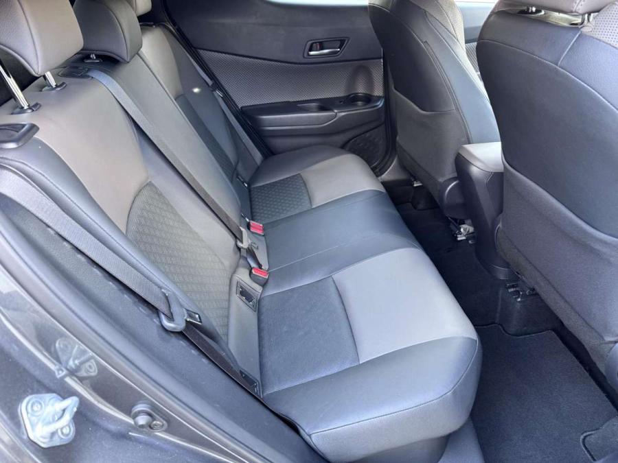 Grey Toyota C-HR 2022 in Vilnius, with an engine capacity of 1.80 L and mileage of 129 thousand km for 21500 €, photo 11 on AUTOMOTO.COM.LV