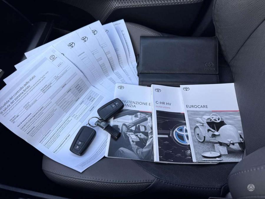 Grey Toyota C-HR 2022 in Vilnius, with an engine capacity of 1.80 L and mileage of 129 thousand km for 21500 €, photo 30 on AUTOMOTO.COM.LV
