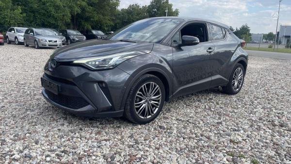 Grey Toyota C-HR 2022 in Kaunas, with an engine capacity of 1.80 L and mileage of 58 thousand km for 20900 €, photo 1 on AUTOMOTO.COM.LV