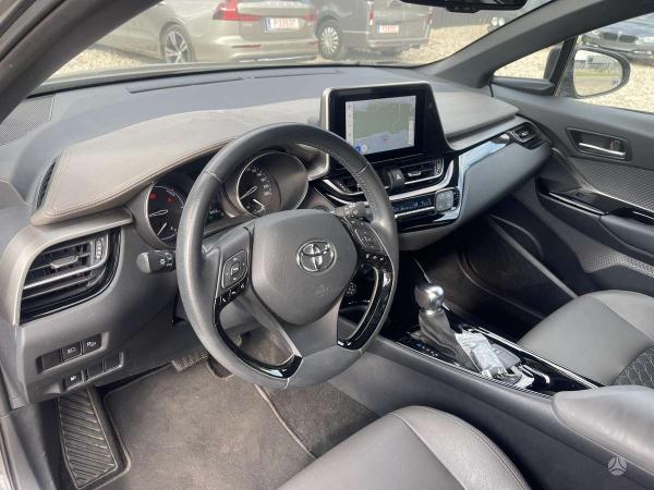 Grey Toyota C-HR 2022 in Kaunas, with an engine capacity of 1.80 L and mileage of 58 thousand km for 20900 €, photo 10 on AUTOMOTO.COM.LV