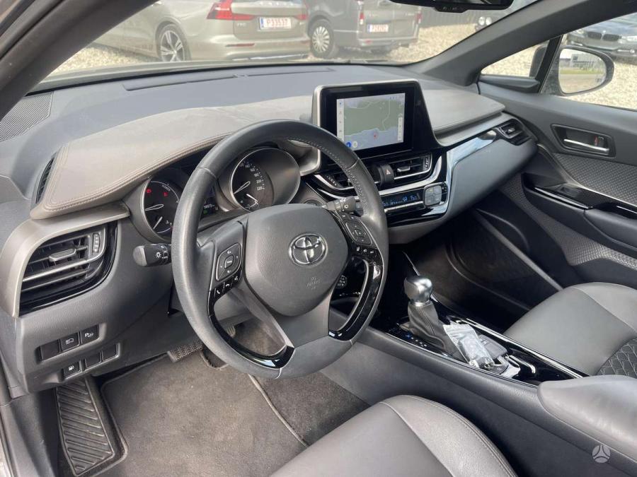 Pelēks Toyota C-HR 2022 Kauņa, ar dzinēja tilpumu 1.80 L un nobraukumu 58 tūkst. km par 20900 €, foto 11 vietnē AUTOMOTO.COM.LV