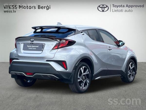 Pelēks Toyota C-HR 2022 Rīga, ar dzinēja tilpumu 1.80 L un nobraukumu 61 tūkst. km par 22990 €, foto 2 vietnē AUTOMOTO.COM.LV
