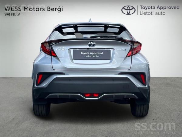Pelēks Toyota C-HR 2022 Rīga, ar dzinēja tilpumu 1.80 L un nobraukumu 61 tūkst. km par 22990 €, foto 4 vietnē AUTOMOTO.COM.LV