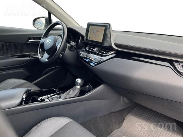 Pelēks Toyota C-HR 2022 Rīga, ar dzinēja tilpumu 1.80 L un nobraukumu 61 tūkst. km par 22990 €, foto 6 vietnē AUTOMOTO.COM.LV