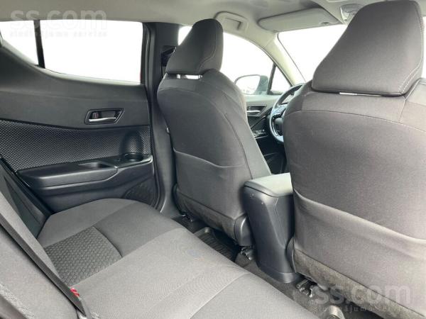Pelēks Toyota C-HR 2022 Rīga, ar dzinēja tilpumu 1.80 L un nobraukumu 61 tūkst. km par 22990 €, foto 7 vietnē AUTOMOTO.COM.LV