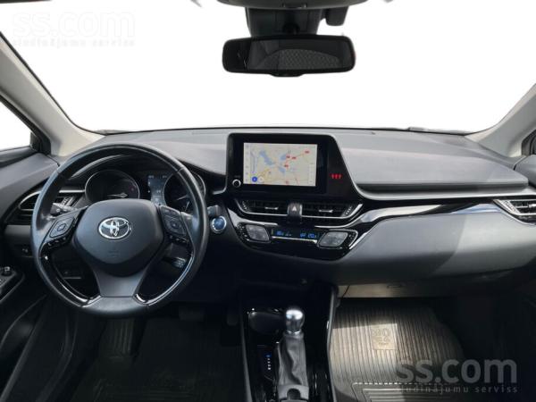 Pelēks Toyota C-HR 2022 Rīga, ar dzinēja tilpumu 1.80 L un nobraukumu 61 tūkst. km par 22990 €, foto 8 vietnē AUTOMOTO.COM.LV