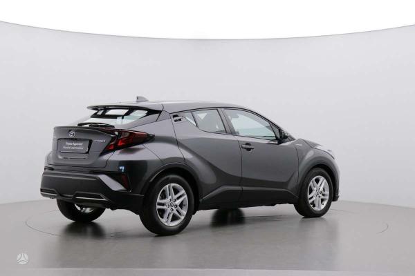 Серый Тойота C-HR 2022 в Вильнюс, объемом двигателя 1.99 л и пробегом 104 тыс. км за 24900 €, фото 3 на AUTOMOTO.COM.LV