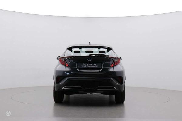 Серый Тойота C-HR 2022 в Вильнюс, объемом двигателя 1.99 л и пробегом 104 тыс. км за 24900 €, фото 5 на AUTOMOTO.COM.LV