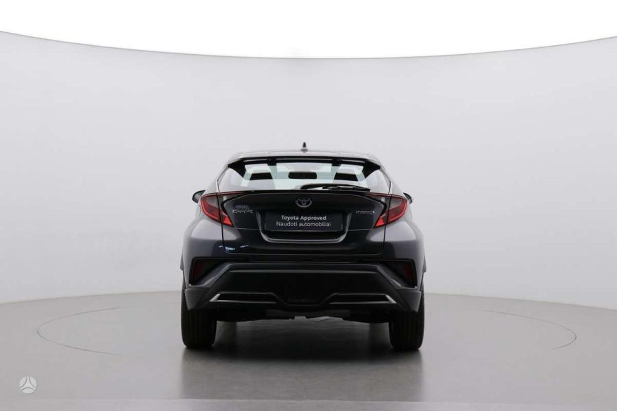 Grey Toyota C-HR 2022 in Vilnius, with an engine capacity of 1.99 L and mileage of 104 thousand km for 24900 €, photo 6 on AUTOMOTO.COM.LV