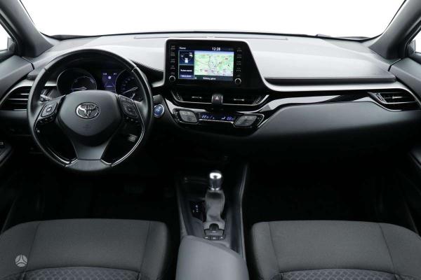 Серый Тойота C-HR 2022 в Вильнюс, объемом двигателя 1.99 л и пробегом 104 тыс. км за 24900 €, фото 7 на AUTOMOTO.COM.LV