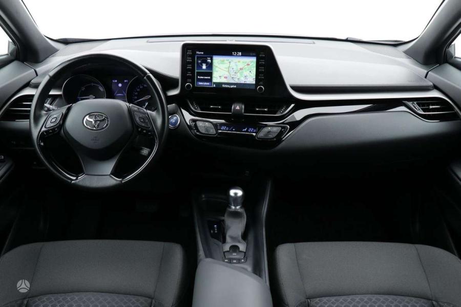 Grey Toyota C-HR 2022 in Vilnius, with an engine capacity of 1.99 L and mileage of 104 thousand km for 24900 €, photo 8 on AUTOMOTO.COM.LV