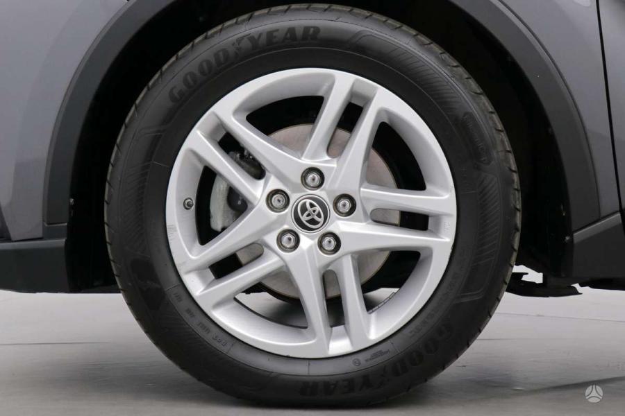 Grey Toyota C-HR 2022 in Vilnius, with an engine capacity of 1.99 L and mileage of 104 thousand km for 24900 €, photo 17 on AUTOMOTO.COM.LV