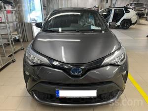 Серый Тойота C-HR 2022 в Рига, объемом двигателя 1.80 л и пробегом 70 тыс. км за 19500 €, фото  на AUTOMOTO.COM.LV