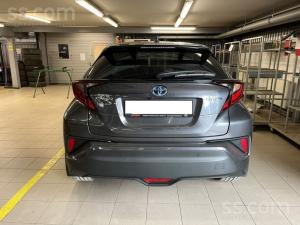 Серый Тойота C-HR 2022 в Рига, объемом двигателя 1.80 л и пробегом 70 тыс. км за 19500 €, фото 5 на AUTOMOTO.COM.LV