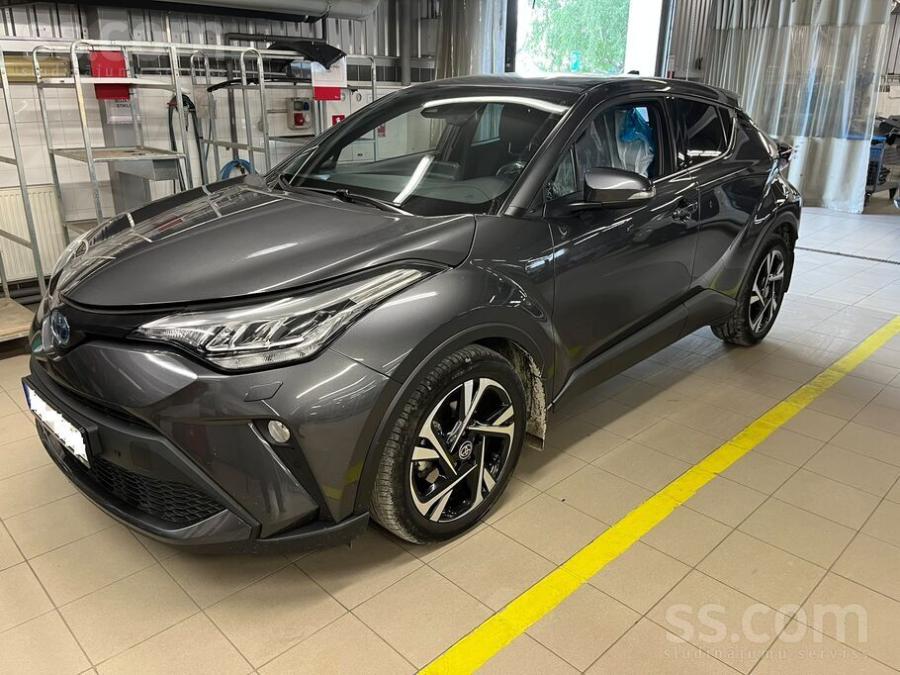 Серый Тойота C-HR 2022 в Рига, объемом двигателя 1.80 л и пробегом 70 тыс. км за 19500 €, фото 6 на AUTOMOTO.COM.LV