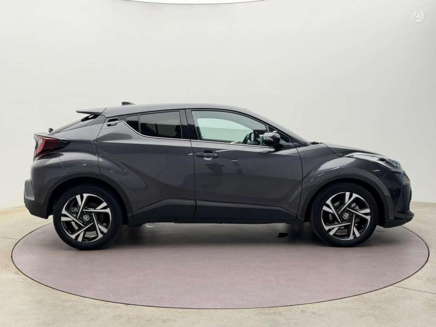 Серый Тойота C-HR 2022 в Паневежис, объемом двигателя 1.80 л и пробегом 85 тыс. км за 22790 €, фото 9 на AUTOMOTO.COM.LV