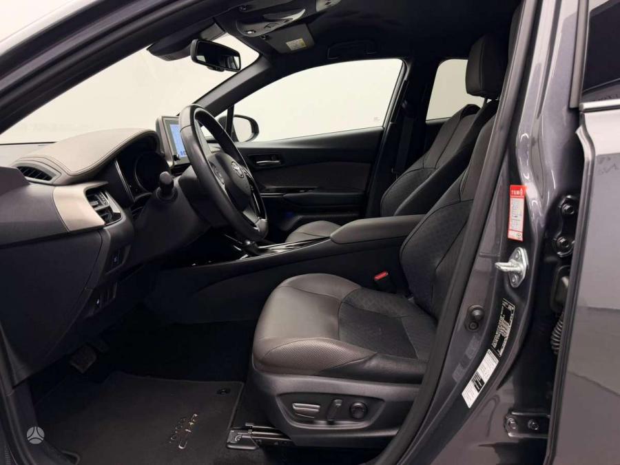Pelēks Toyota C-HR 2022 Panevēža, ar dzinēja tilpumu 1.80 L un nobraukumu 85 tūkst. km par 23790 €, foto 10 vietnē AUTOMOTO.COM.LV